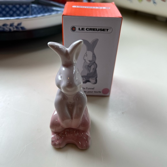 Le Creuset | Kitchen | Le Creuset Pink Pie Funnel Pie Bunny Shell Pink | Poshmark